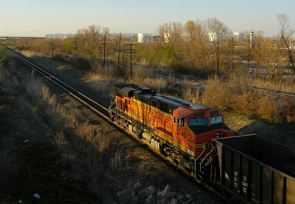BNSF 5745